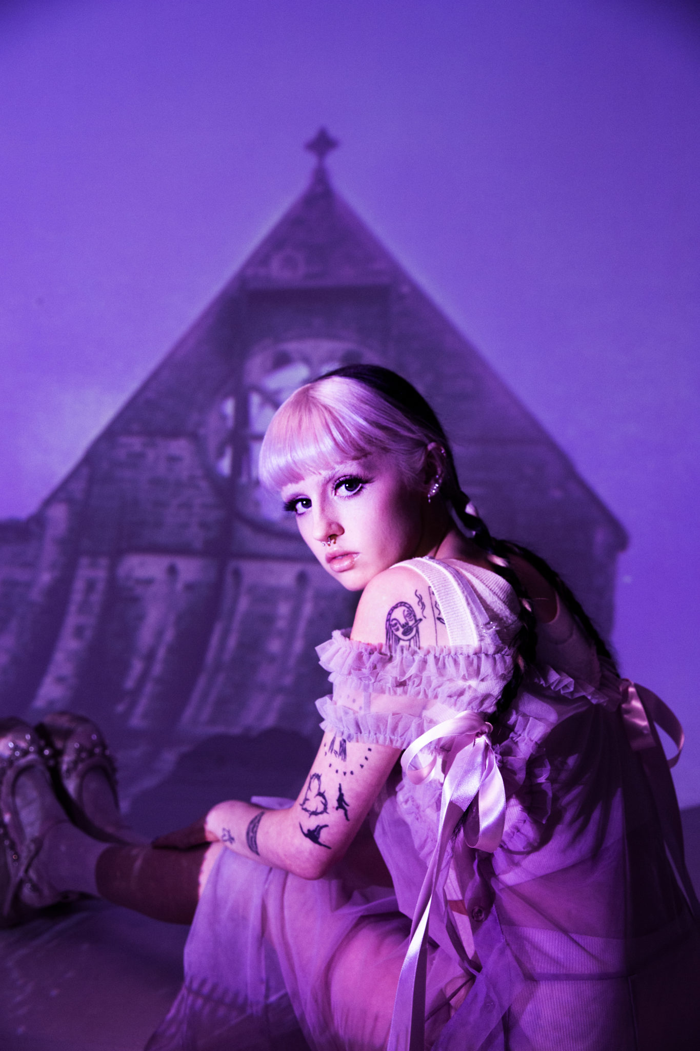 amy michelle finds comfort in the arms of a puppet in ‘patience ...